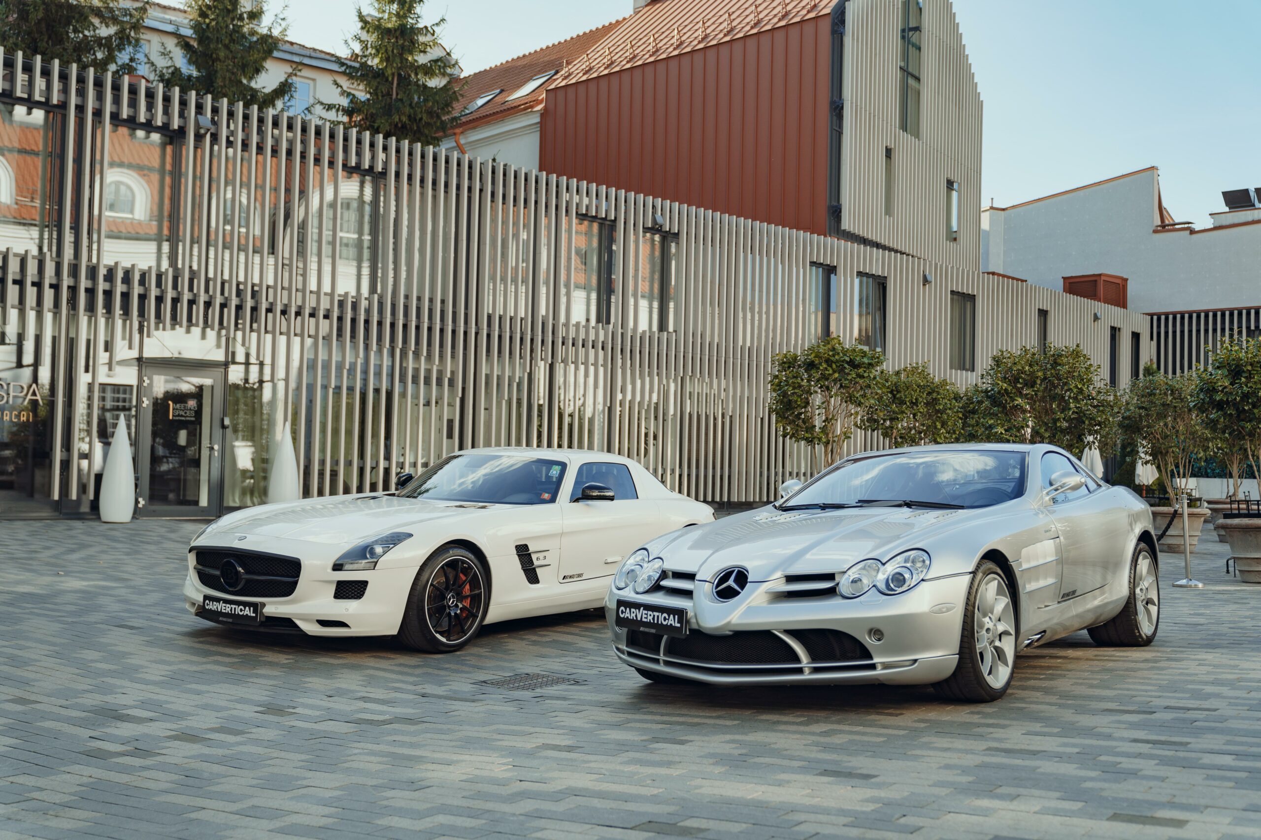 2 beauties in 1 pic - Mercedes Benz SLS & SLR - EVSHIFT