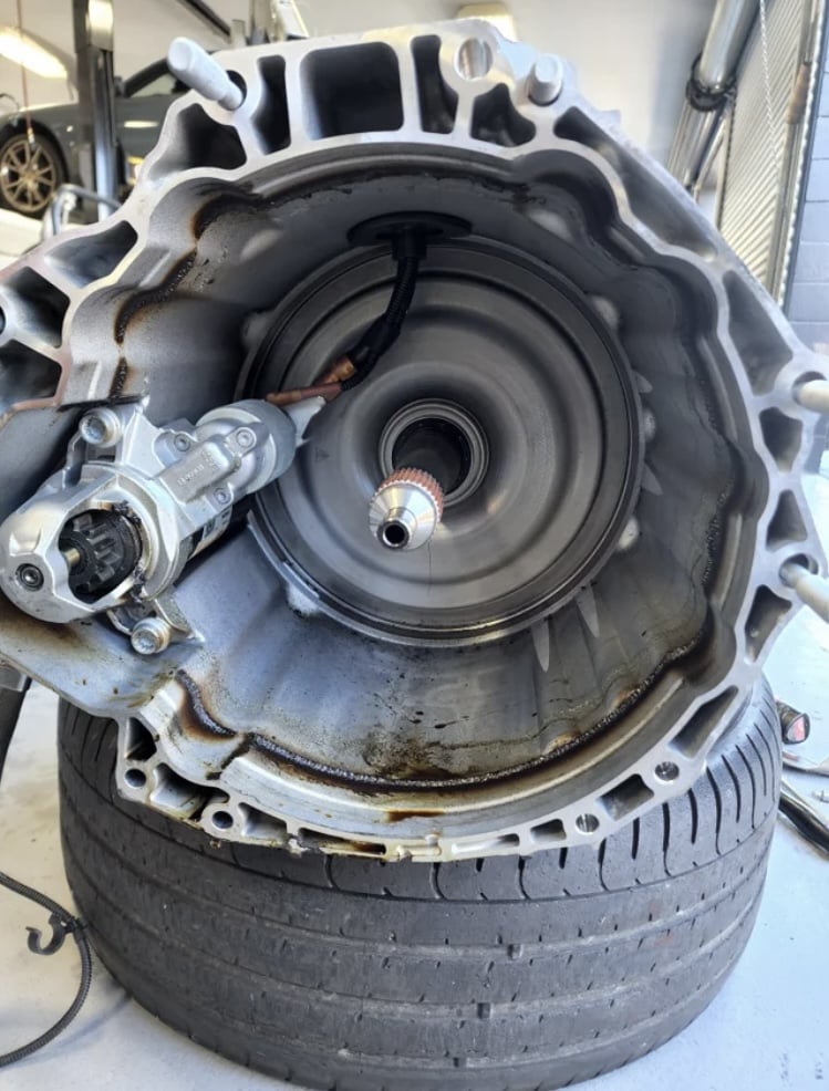 The starter motor mounted inside the gearbox, the official ...