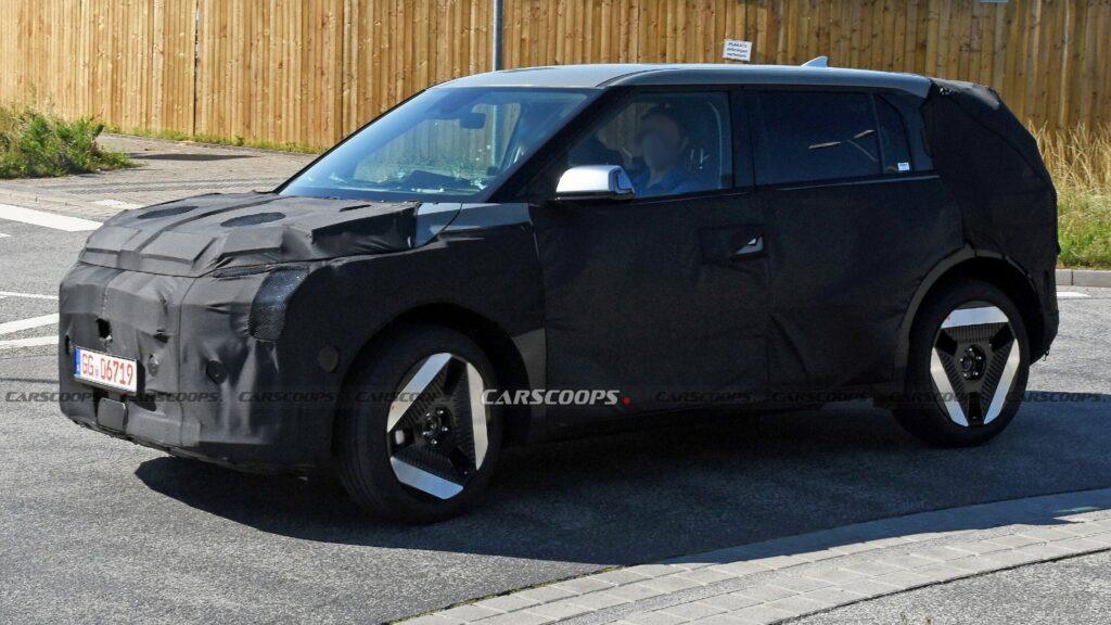Kia EV4 Sub-Compact SUV Spied For The First Time With Production-Ready ...
