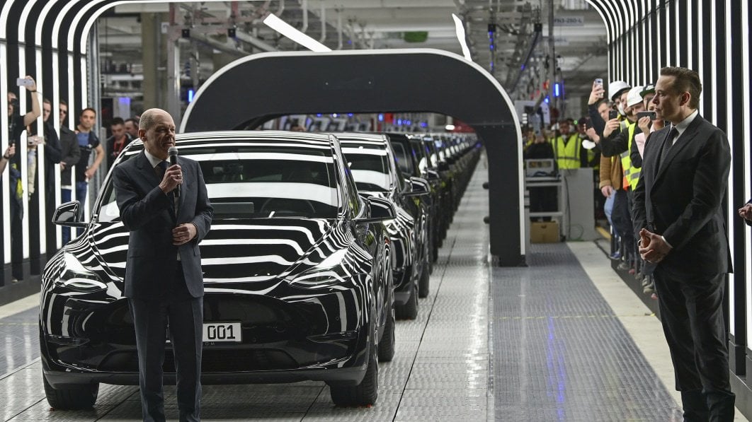 Gigacasting 2.0: Tesla looks to diecast nearly the entire underbody in ...