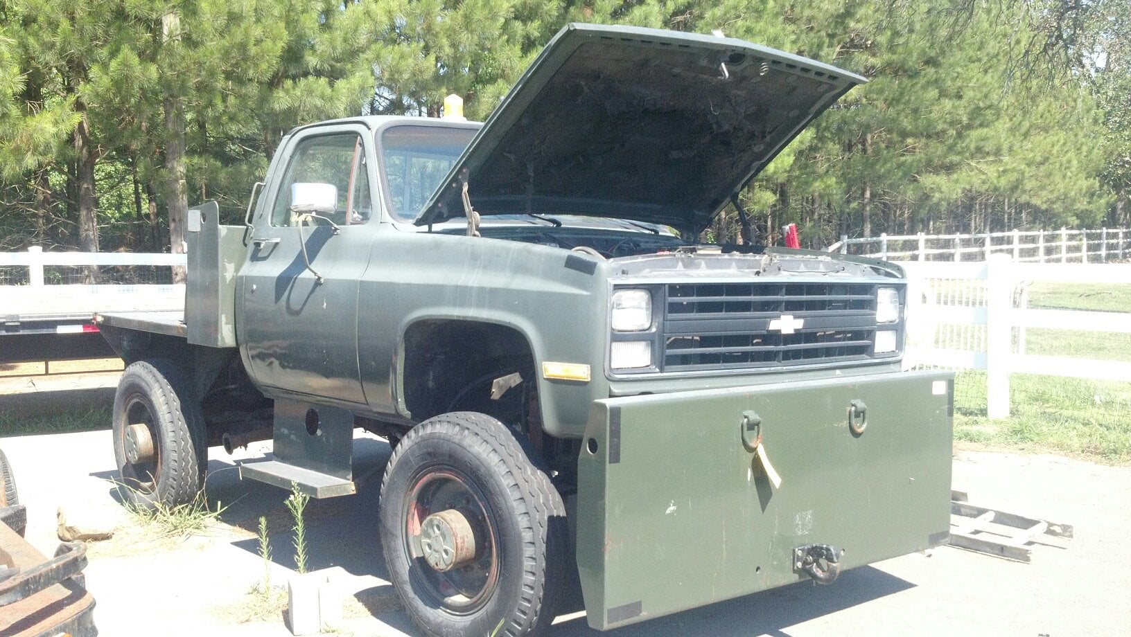 A military aircraft tug built from a 1981 Chevy squarebody truck - EVSHIFT