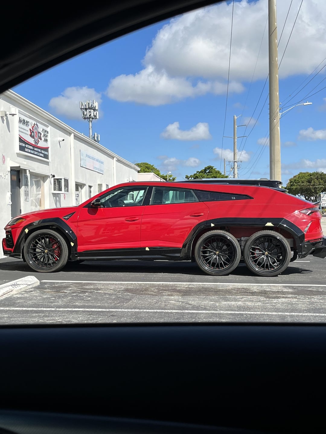 Spotted in Fort Lauderdale, Florida. [Lamborghini Urus] modified - EVSHIFT