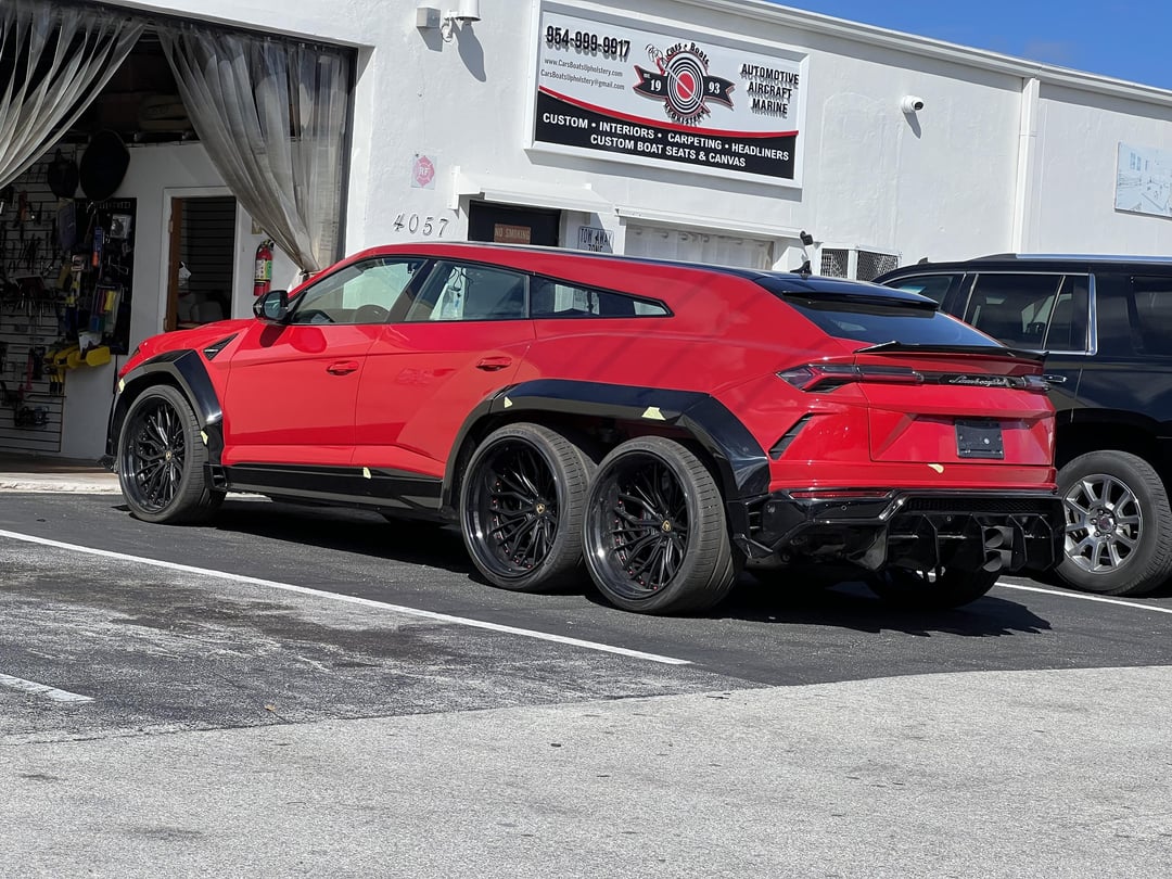 Spotted in Fort Lauderdale, Florida. [Lamborghini Urus] modified - EVSHIFT