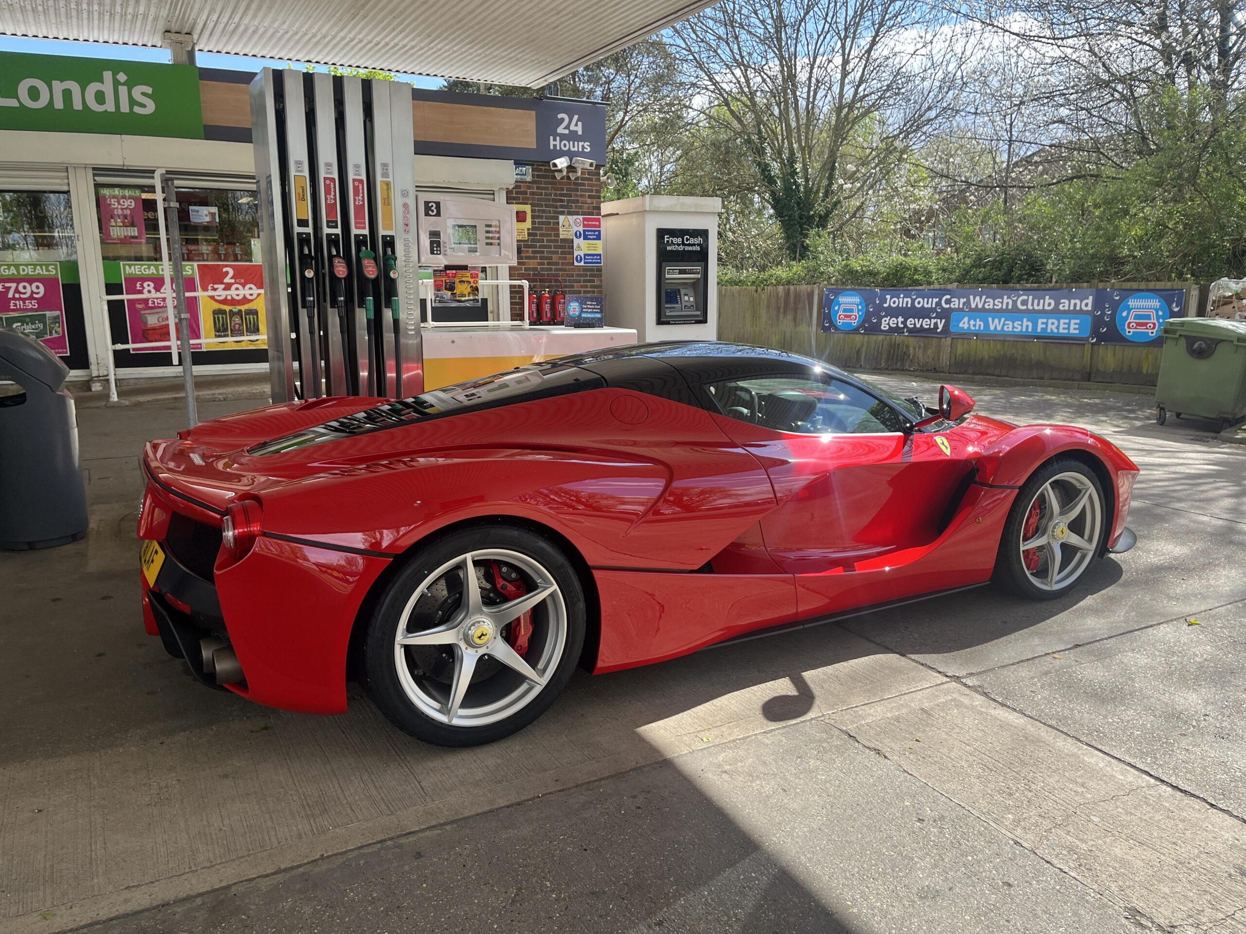 [La Ferrari] spotted in the wild - EVSHIFT