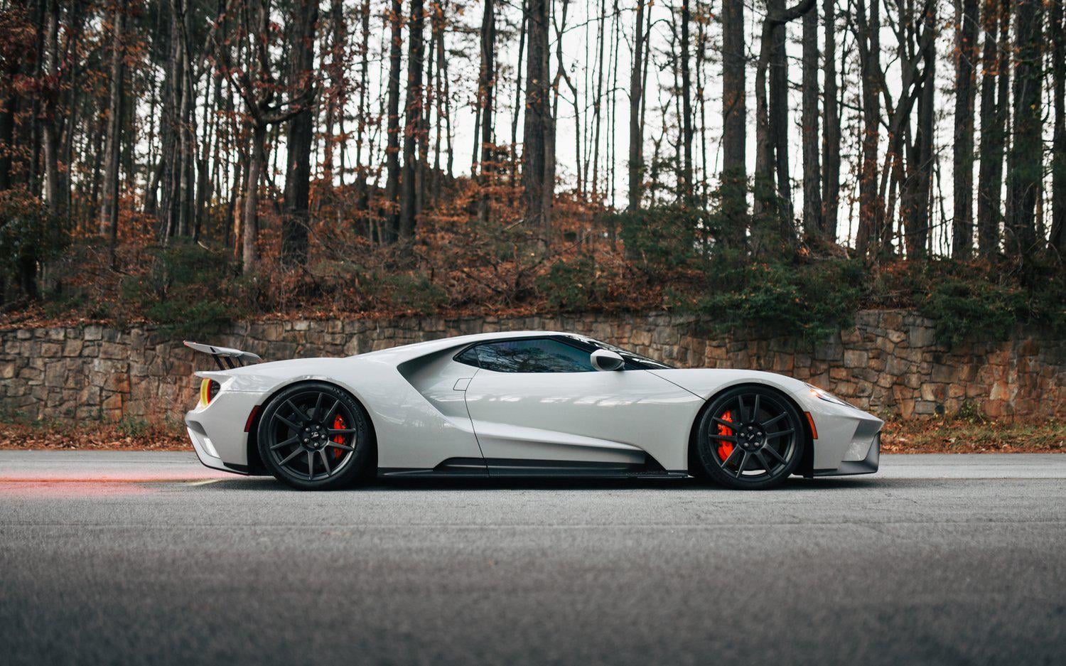 Long and low, the 2019 Ford GT [1500x937] - EVSHIFT