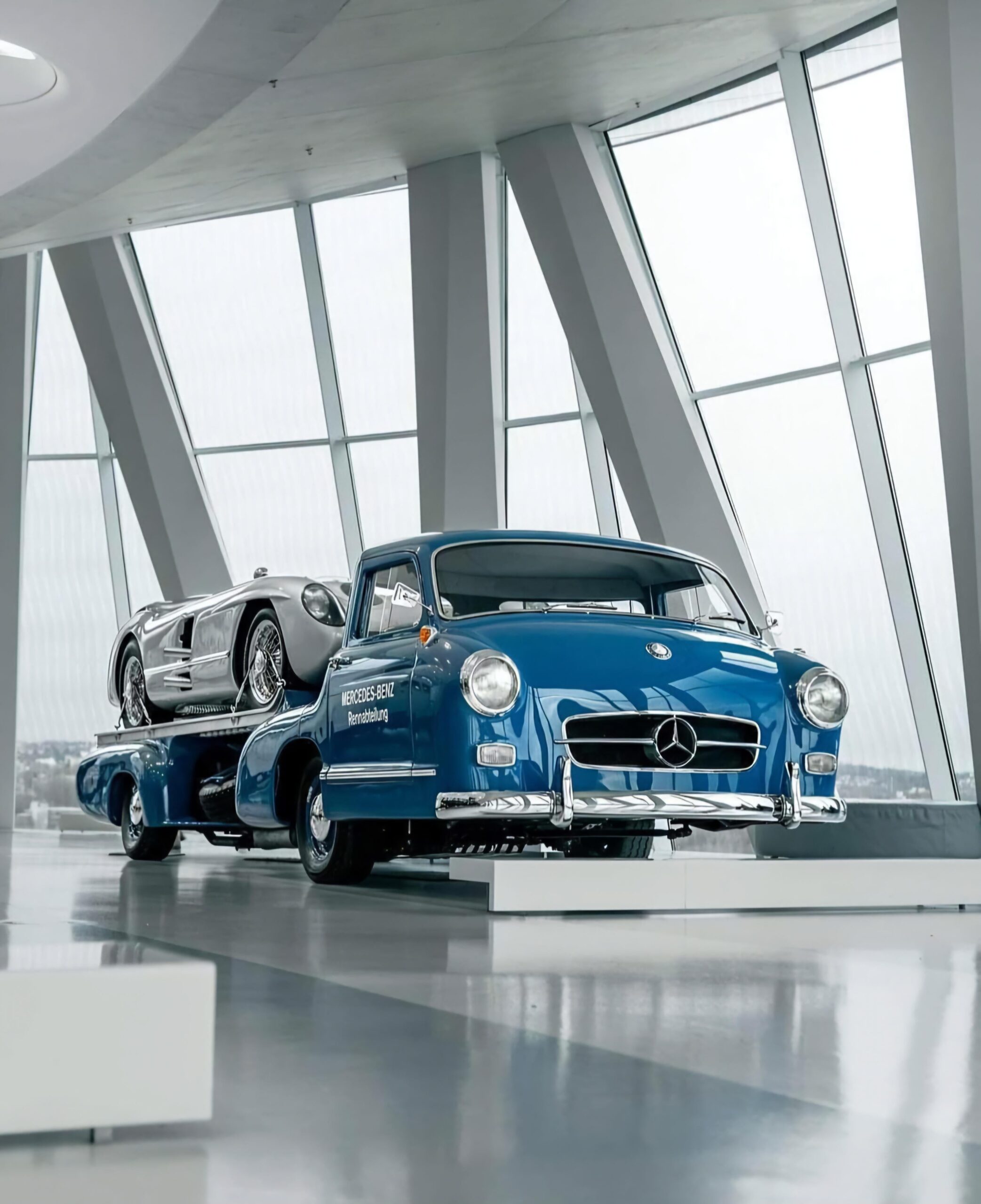 Mercedes-Benz 300SLR on the racing transporter in the Mercedes-Benz ...