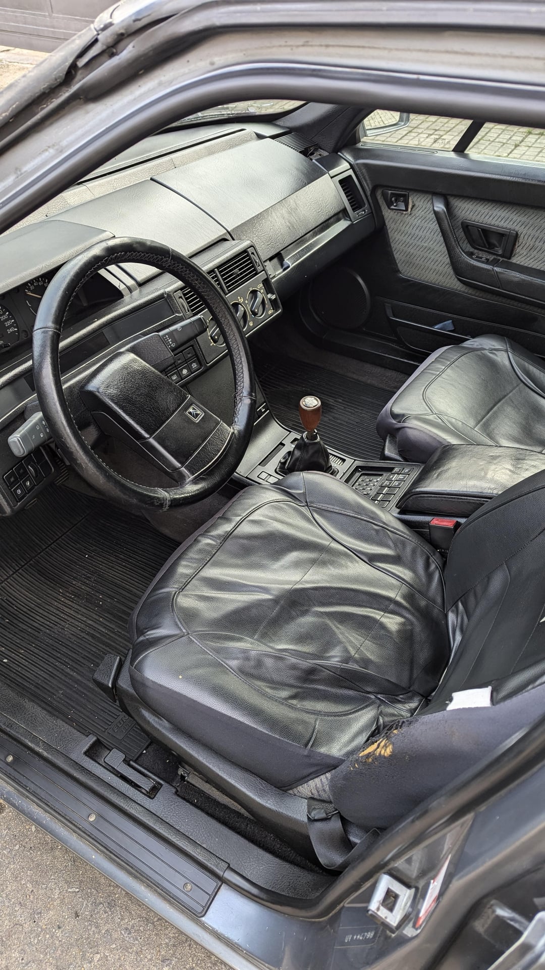 I bought my first shitbox yesterday, a base model 1992 Citroen XM ...
