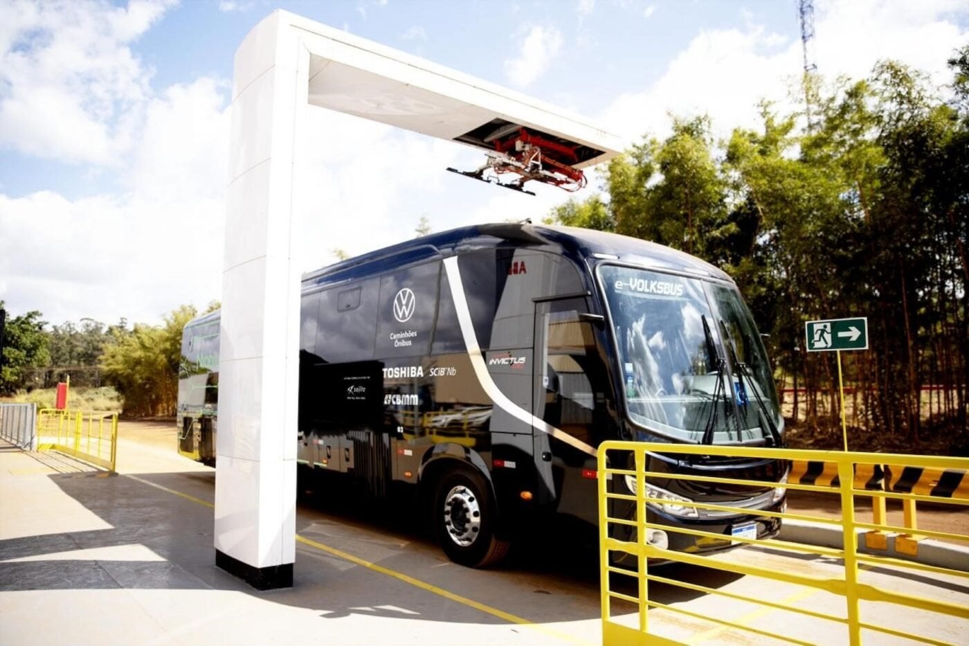 Volkswagen Truck & Bus tests electric bus with ultra-fast charging ...