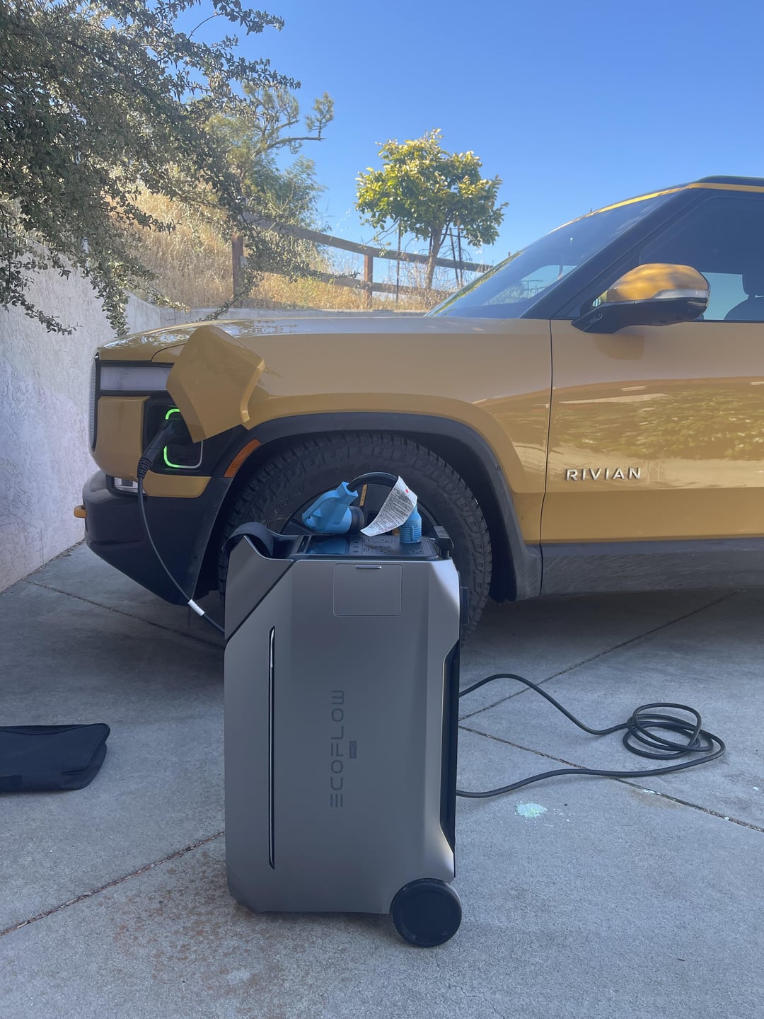 Charging a Rivian R1S with a portable solar battery power station - EVSHIFT