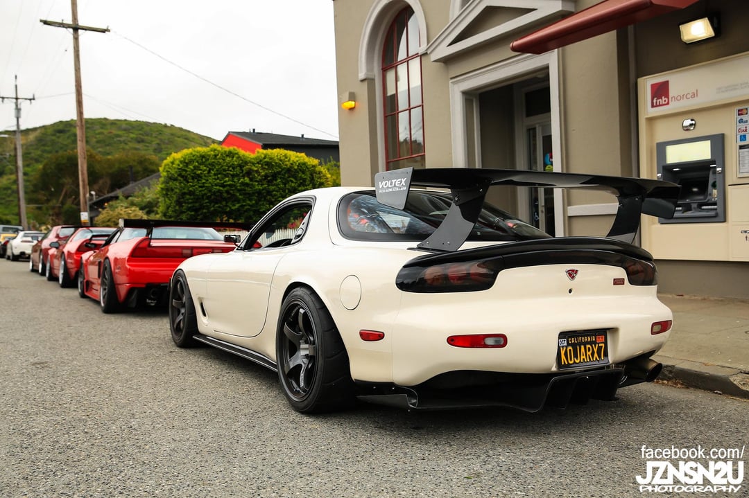 Coffee run with a few friends. FD Single turbo RX7, N/A NSX ...