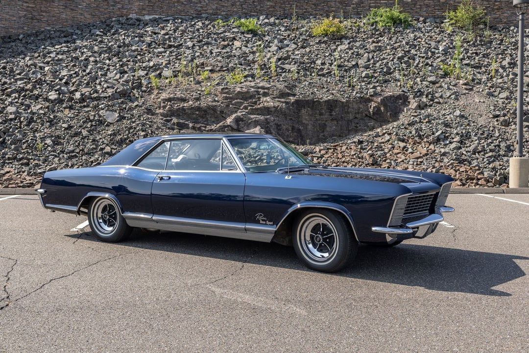 1965 Buick Riviera Gran Sport 360-horsepower, 425-cu.in. Super Wildcat ...