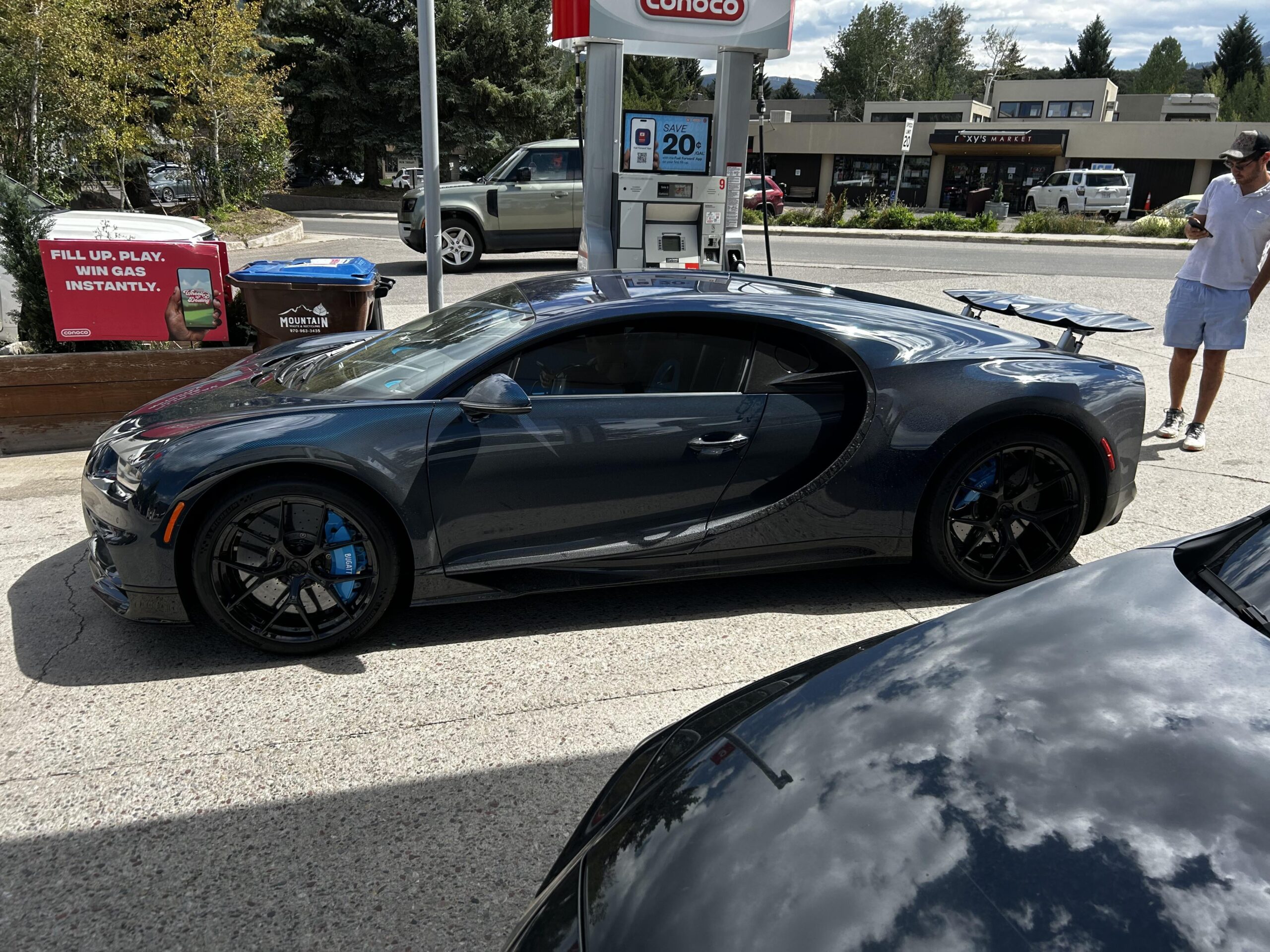 [Bugatti Chiron] with exposed carbon fiber casually at a gas station in ...