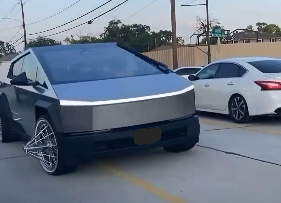 Tesla Cybertruck With Houston Slab Rims - EVSHIFT