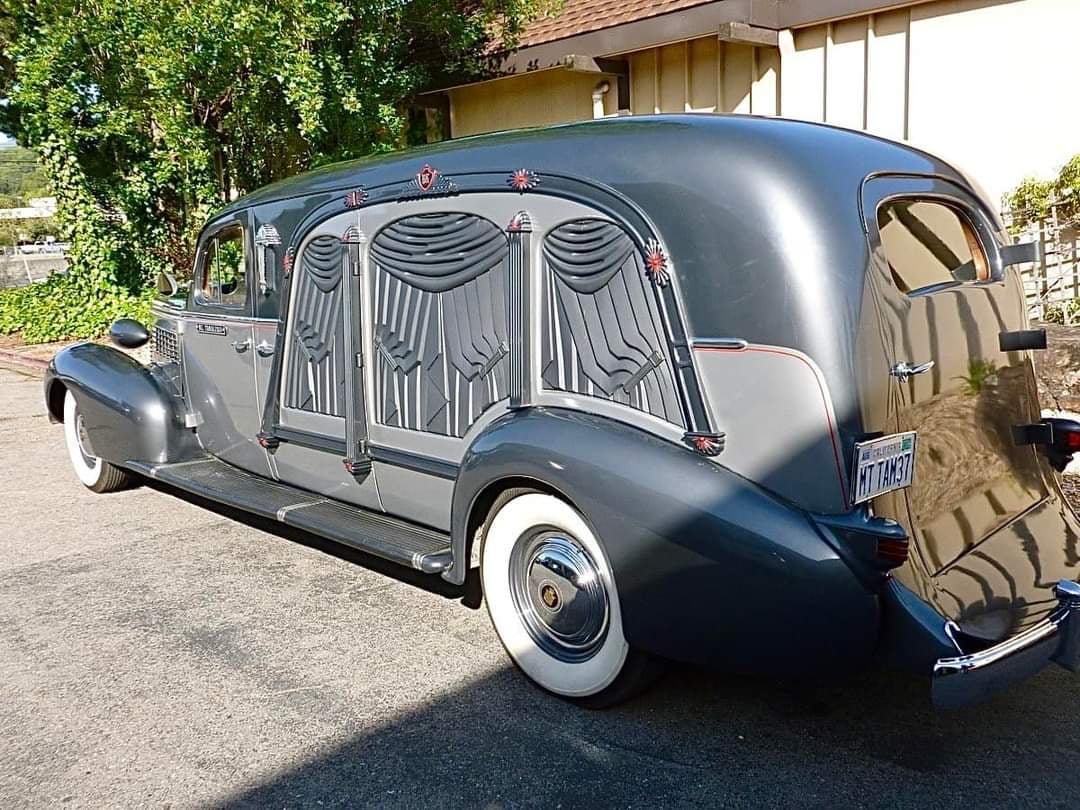 1939 - LASALLE S/S CARVED SIDED HEARSE - EVSHIFT
