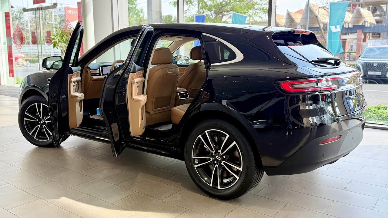 2025 Huawei AITO M5 PHEV AWD: 1275km Range - The Ultimate Hybrid SUV ...