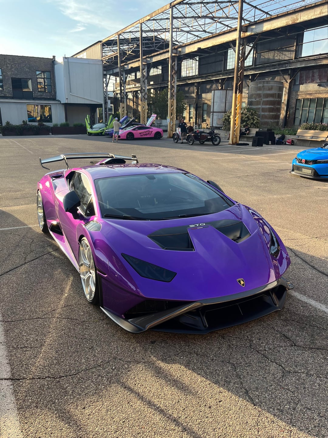 [Lamborghini Huracan STO] looks awesome in loud colors - EVSHIFT