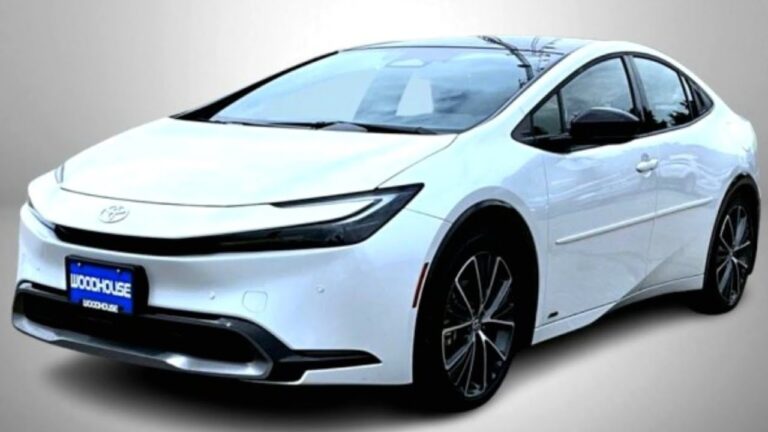 2026 Toyota Prius Plug-in Hybrid - 220HP & 44 Miles EV Range | 2026 ...