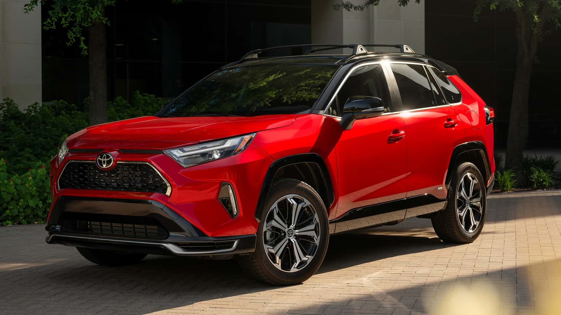 Here Are The Affordable Plug-In Hybrid Crossovers With The Most Range ...