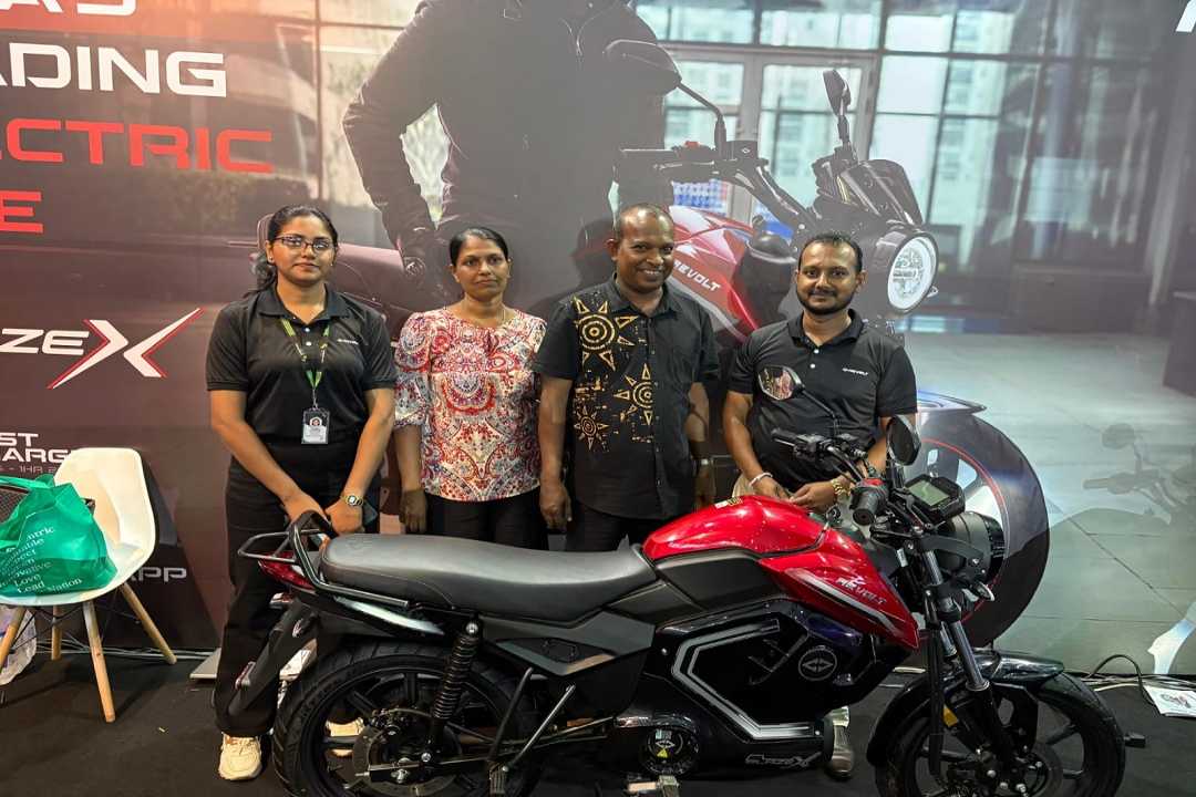 Revolt Motors Draws Huge Crowds at Colombo Motor Show 2025 | Machine ...