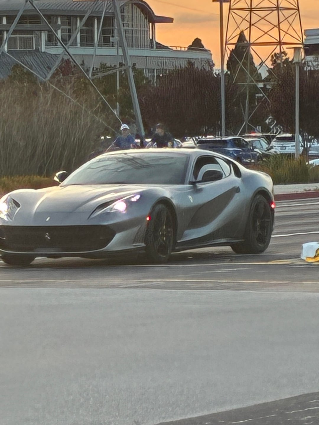 [Ferrari 812 Superfast] driving by while i was on a walk - EVSHIFT
