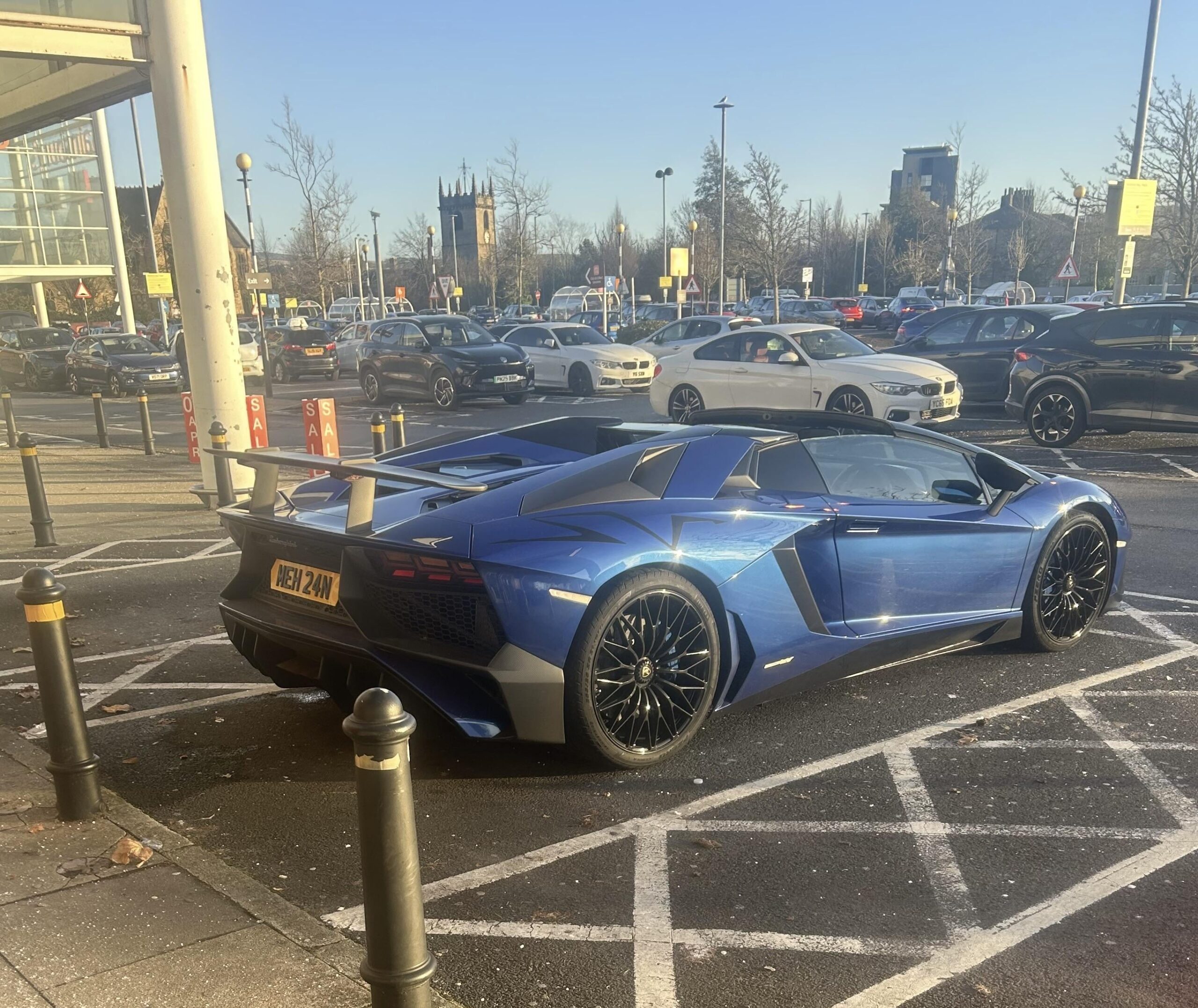 Spotted at my gym! Rare sight for my town! [Lamborghini Aventador ...