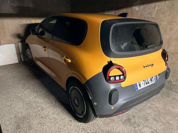 New Renault Twingo, a curious version spotted: basic trim or just a pre ...