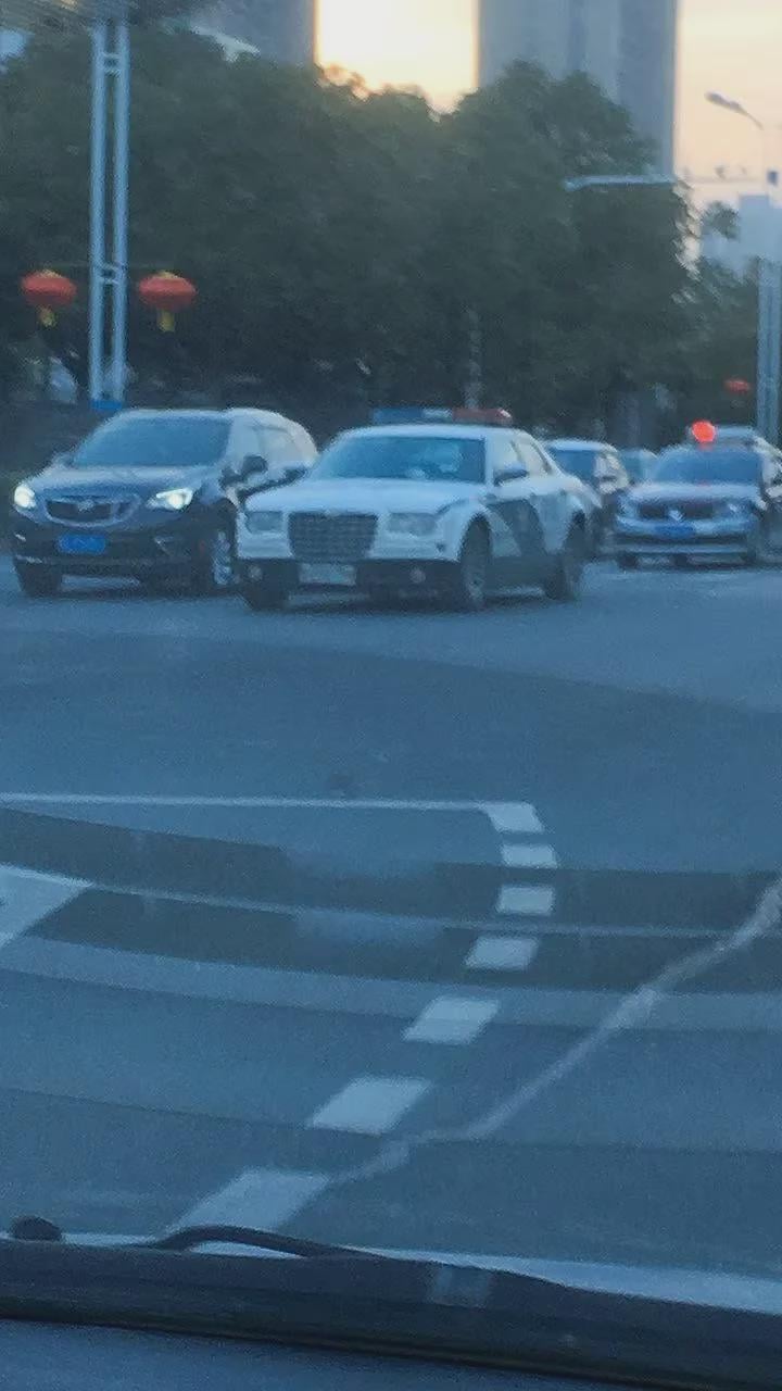 Chinese police Chrysler 300C. The official car of? - EVSHIFT