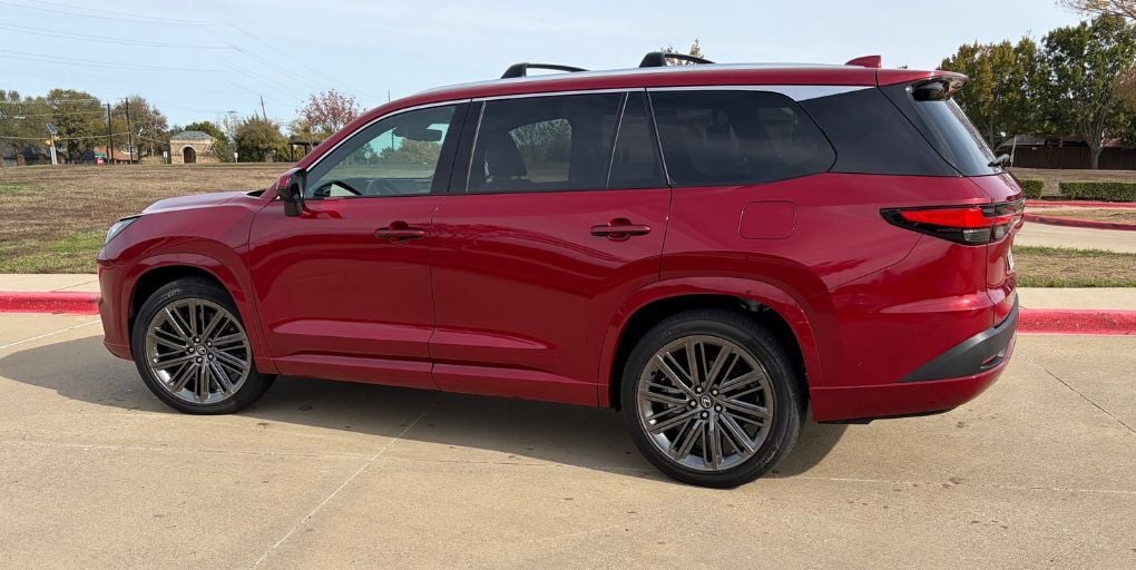 2026 Lexus TX 550h+ AWD Plug-In Hybrid Review - EVSHIFT