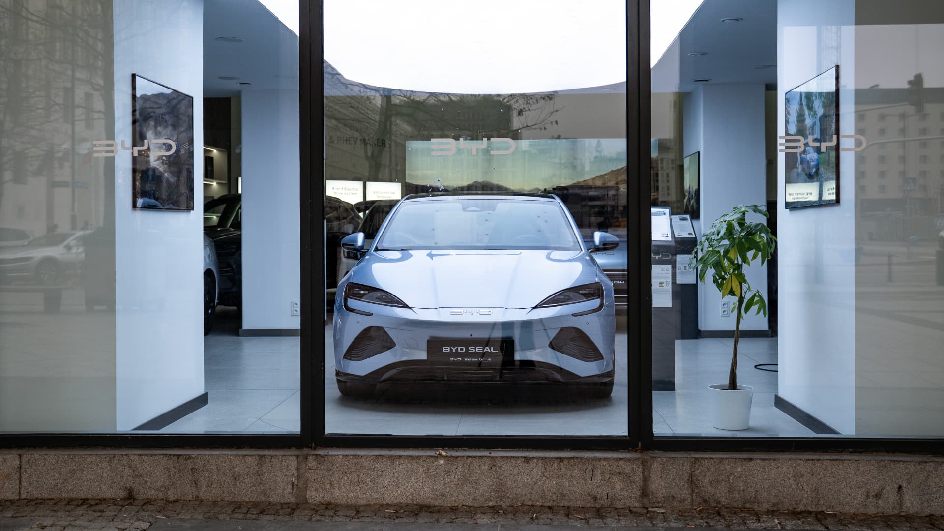 Chinese EV giant BYD is a buy — and not just for its cars, Bernstein ...