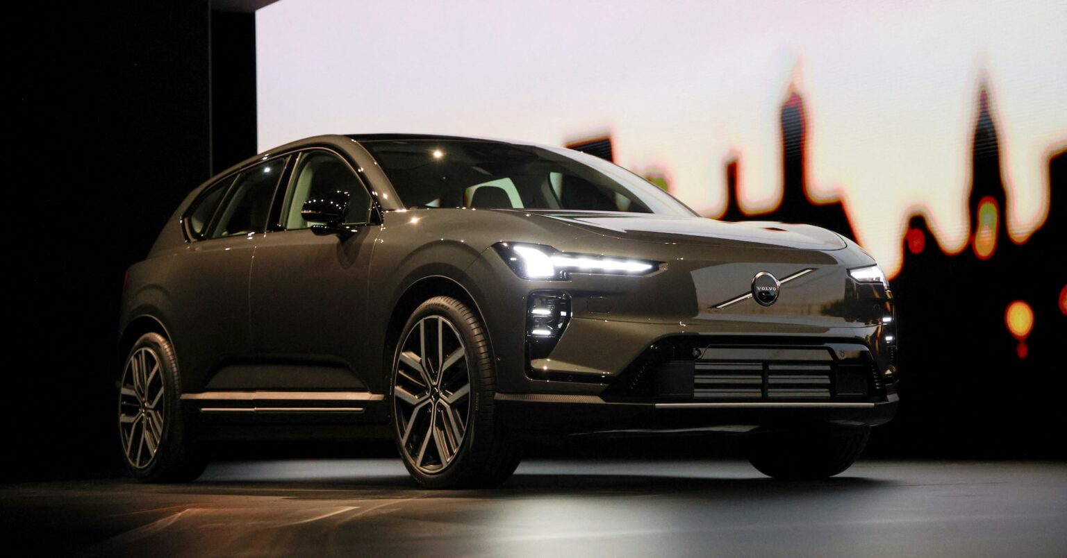 Volvo Cars unveils its EX60 electric SUV - EVSHIFT