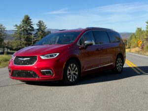 2026 Chrysler Pacifica Pinnacle keeps brand afloat – Troy Record - EVSHIFT