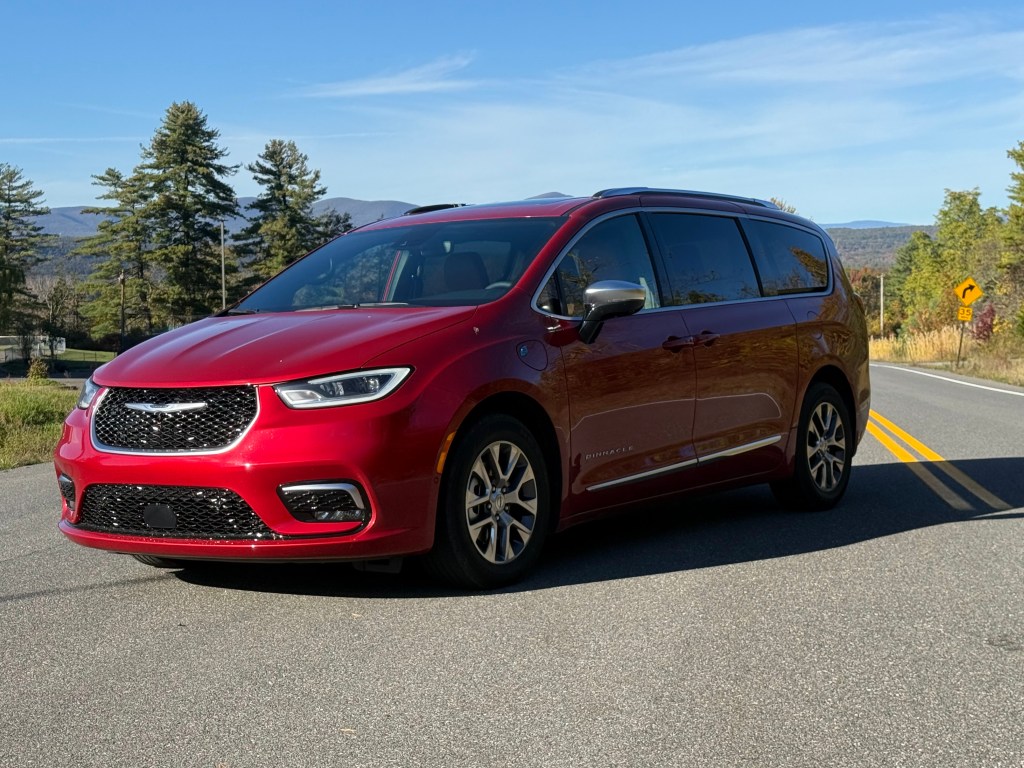 2026 Chrysler Pacifica Pinnacle keeps brand afloat – Troy Record - EVSHIFT