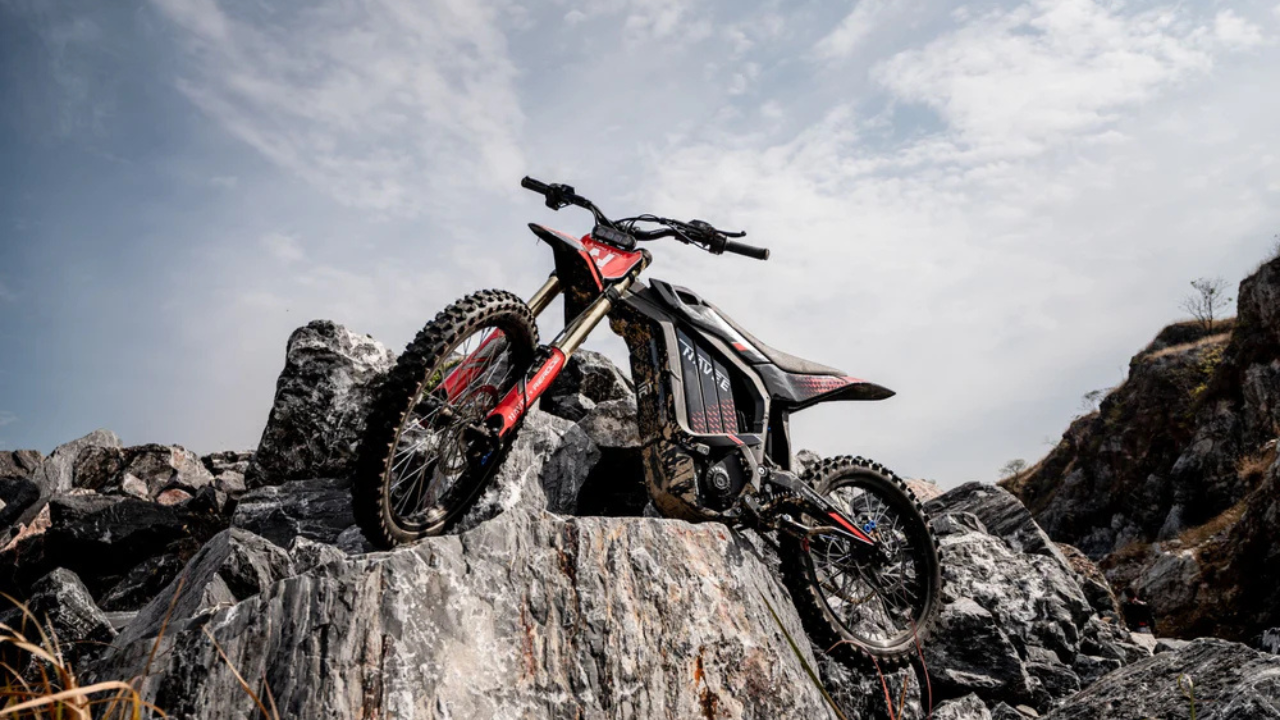 The $5,000 Electric Dirt Bike Shaking Up the Trail — Captain Electro ...