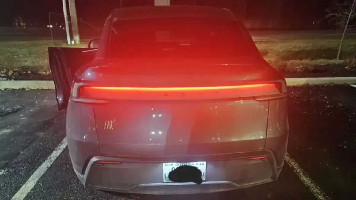 Confusing Taillights on Tesla Model Y Juniper Mistaken for Malfunction ...