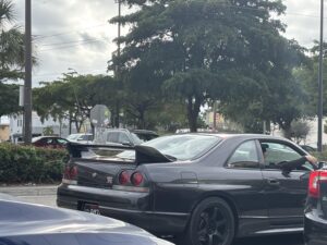 After a decade in Miami this is the first time I see one [Nissan ...
