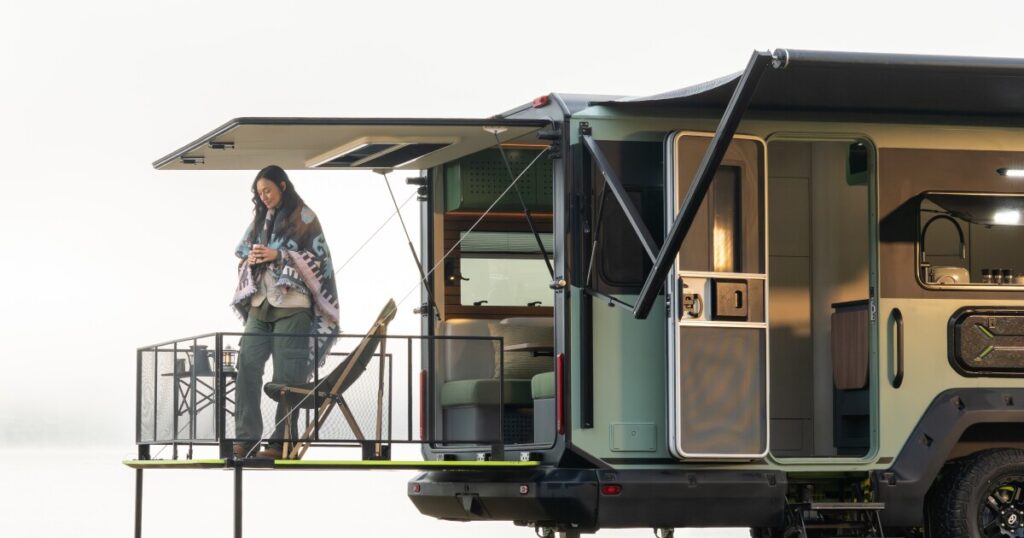 Evotrex PG5 self-propelled power-generating travel trailer - EVSHIFT