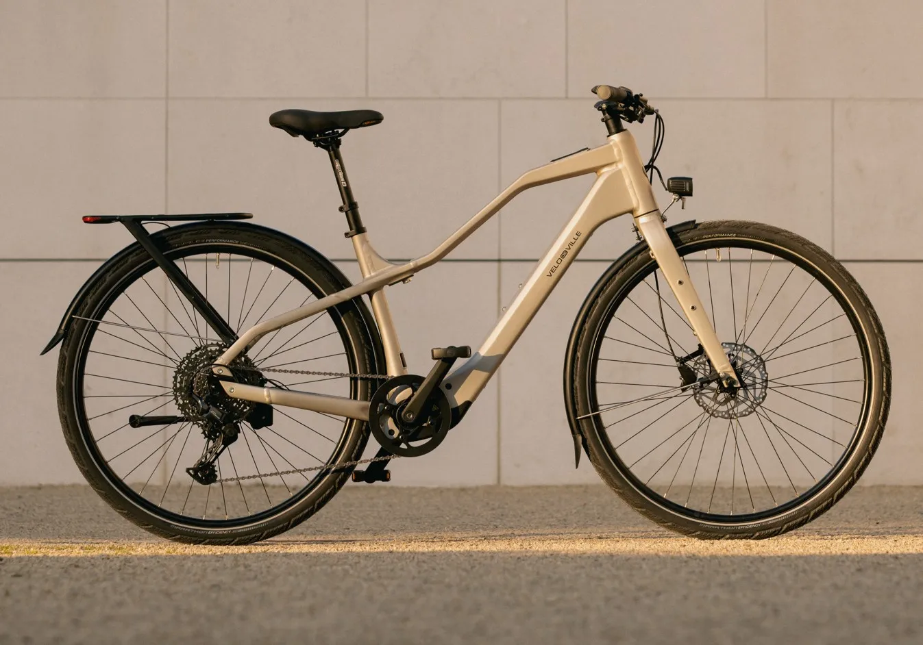 Velo de Ville Revo C: The first commuter ride with an Avinox drive ...