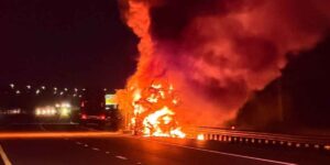 Electric car transport carrier hauling 6 Teslas catches fire, shuts ...